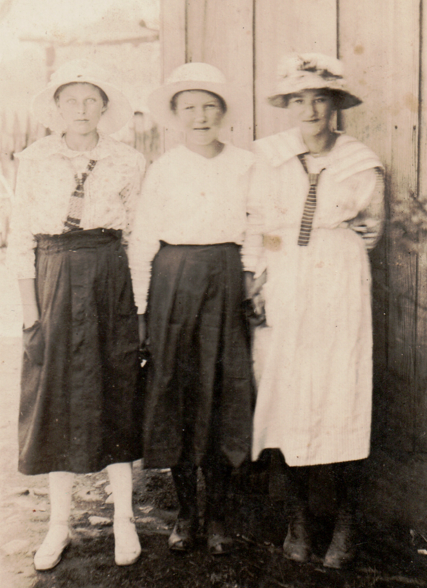 l to r Alice Ramsey and Lilly Ramsey and Nora McCarter